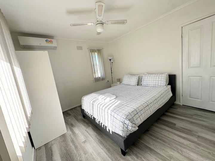 Private Sunny Room Near Bus Stops And Shops - Liverpool
