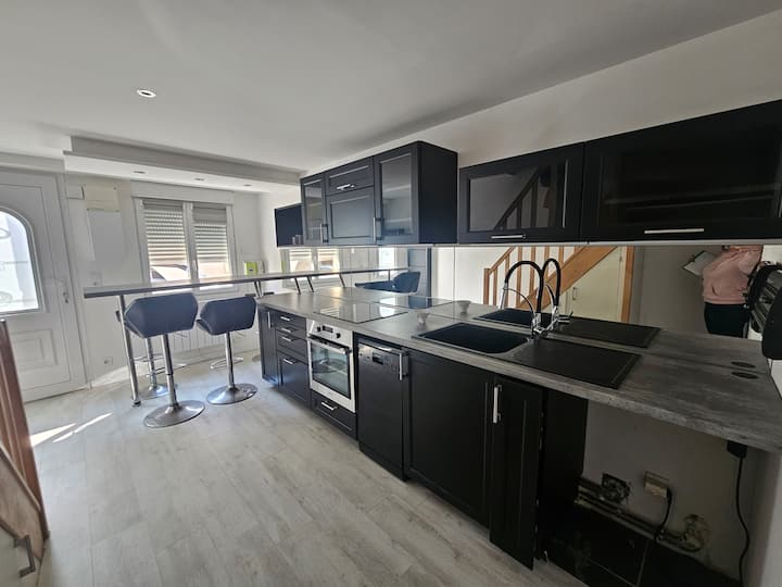 Triplex 40m2 Cosy Et Tout éQuipé 
4 Personnes - Belleville, France