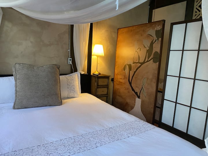 八拾二巷民宿#新開幕
臨近文化中央公園旁綠意簇擁的巷弄中，距離嘉義文化路夜市僅步行2分鐘特約停車場 - Minxiong