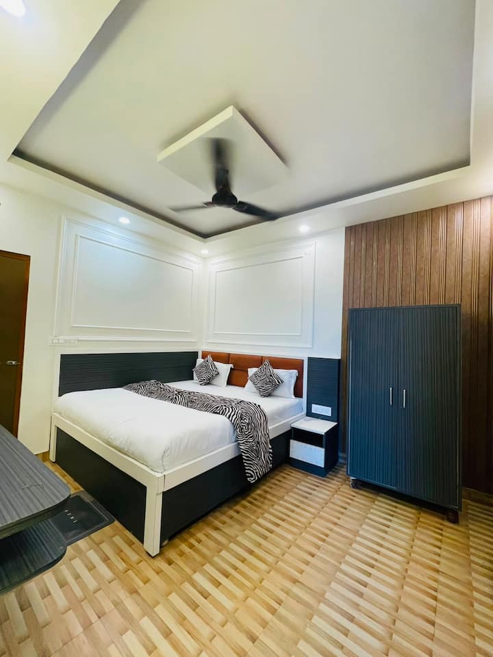 Deluxe Double Room With Attached Washroom - Meerut