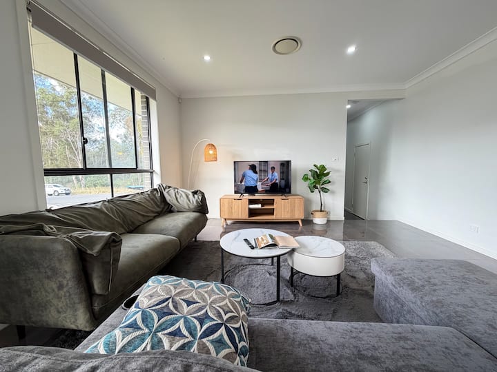 Peaceful Large Single Floor Home With Park View - Liverpool