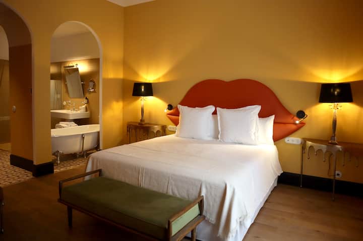 Hotel Divino · Hab Doble Deluxe Con Balcón - Figueres