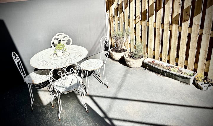 Marketplace Apartment For 8 With Veranda Suite - East Midlands Airport (EMA)