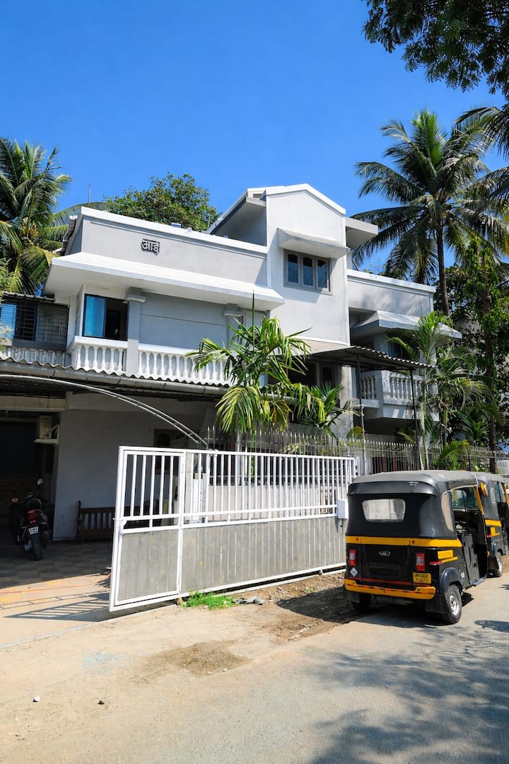 Redwing Woodpaneled With Private Balcony - Maharashtra