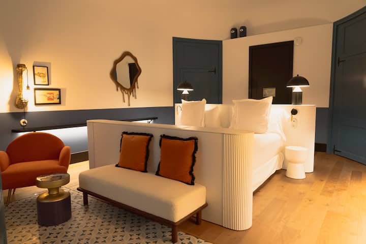 Hotel Divino · Suite Ovalada De Autor - Figueres