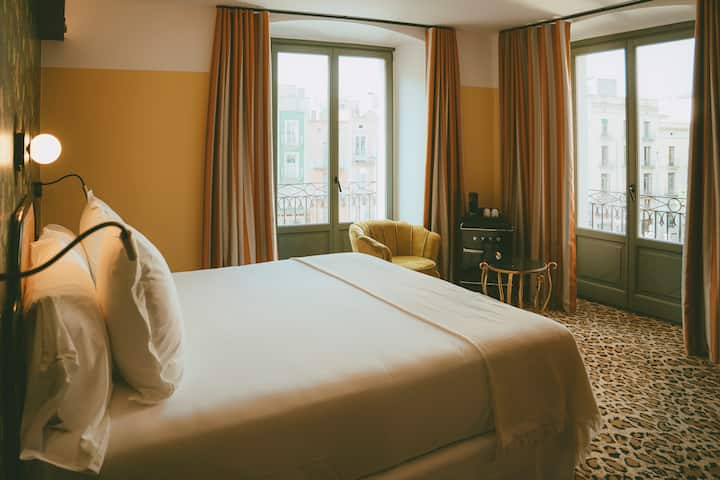 Hotel Divino · Suite Deluxe Con Balcón Privado - Figueres