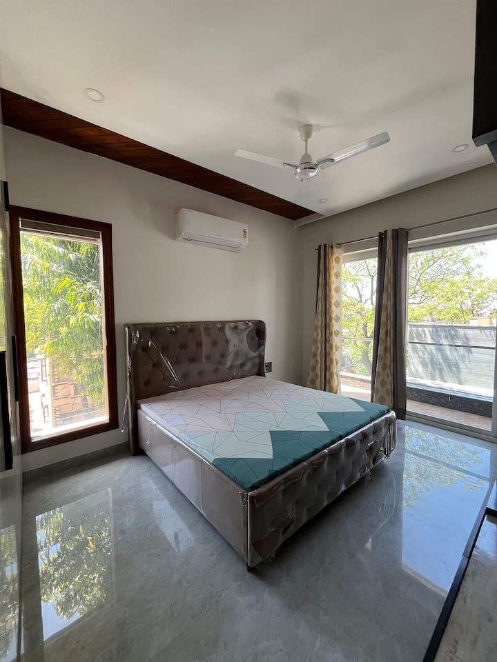 3bhk Luxury Floor With All Amenities - Chandigarh