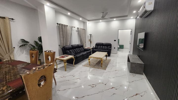 2-bed Oasis: Cozy & Fully-equipped - Islamabad