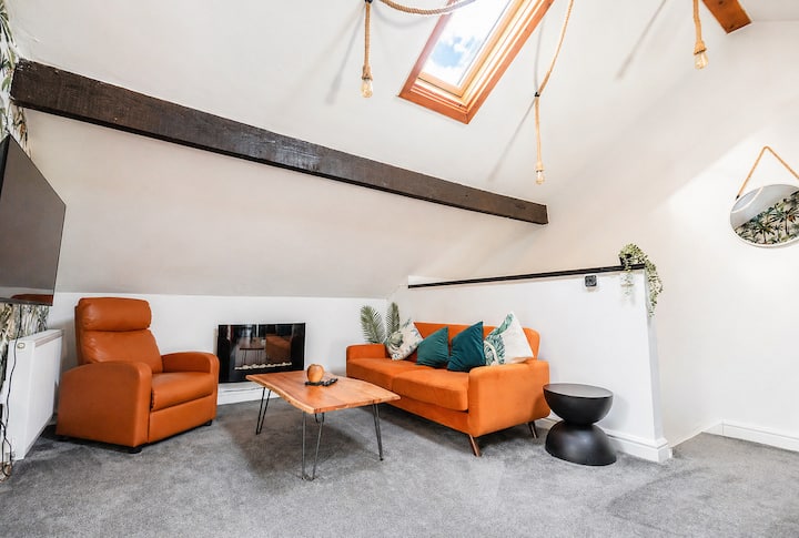 Apple Store Cottage | Hot Tub & Garden Escape - Colwyn Bay