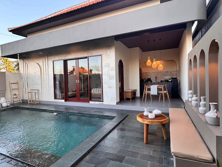 Beautiful Private Villa With Large Swimming Pool - Indonesia