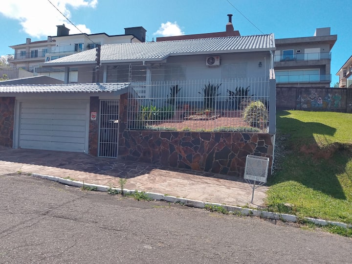 Casa Ampla, A Cinco Minutos Do Centro. - Novo Hamburgo