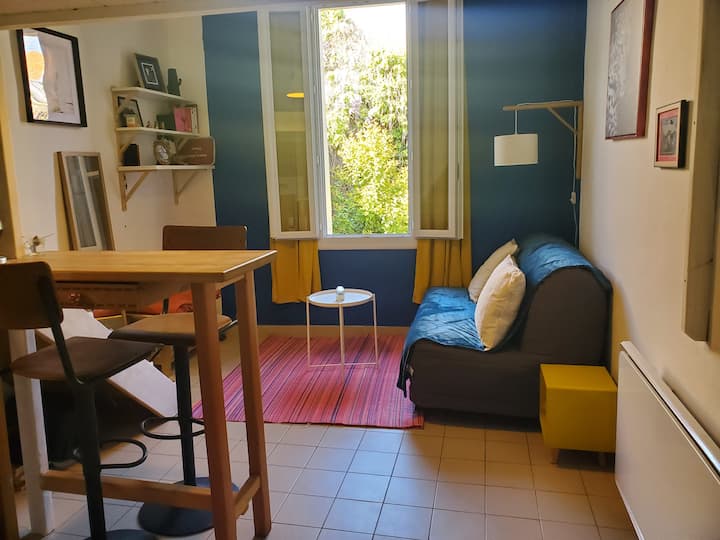 Joli Studio Coloré Avec Mezzanine - Montpellier