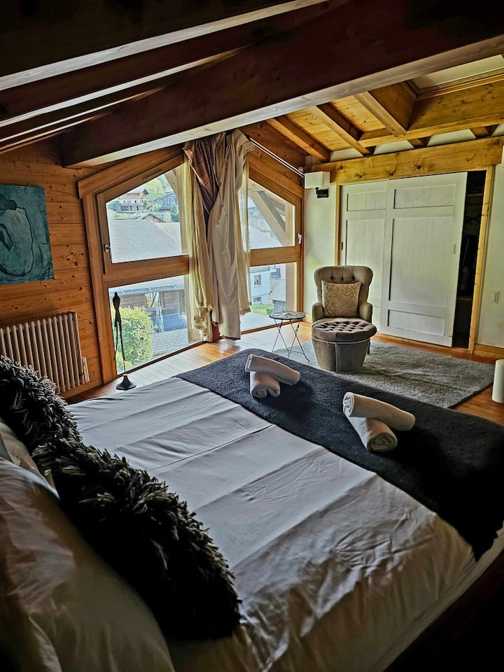 Large Superior Style Chalet - Central Location - Morzine