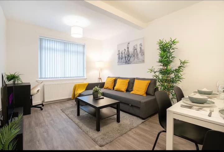 Vacant Nests | Cozy 2br Apartment | Unique | Wi-fi - Motherwell