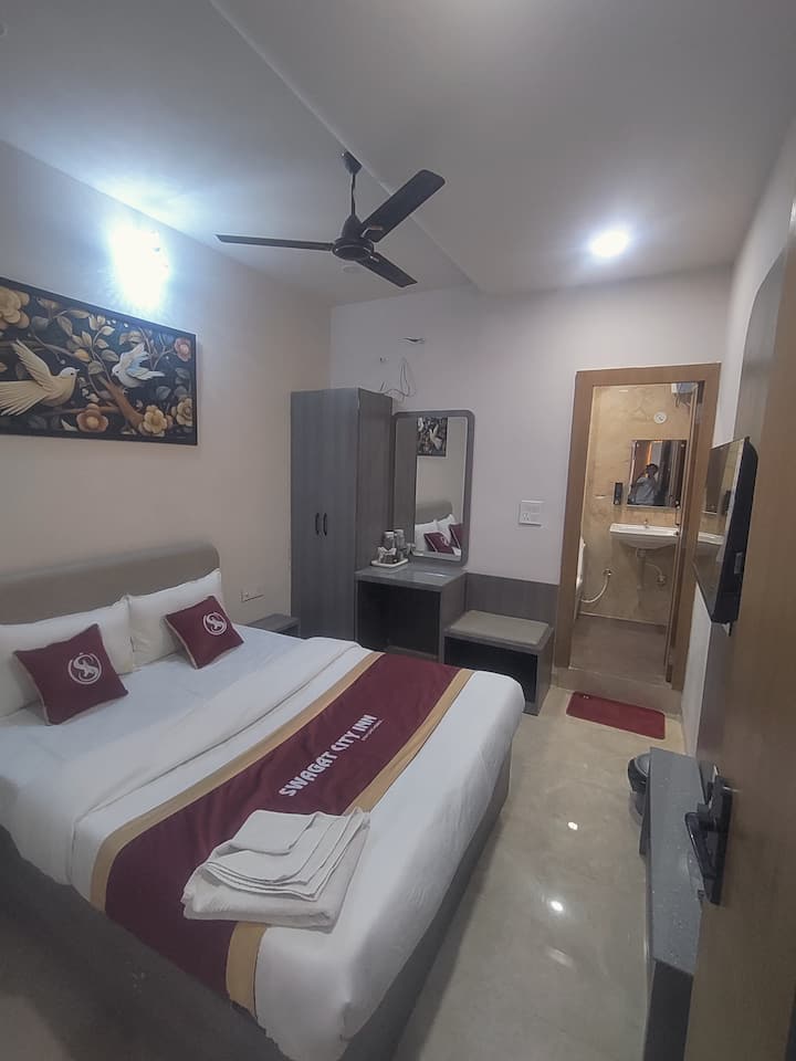Affordable Ac Room | Clean & Comfortable | Jabalpu - Jabalpur