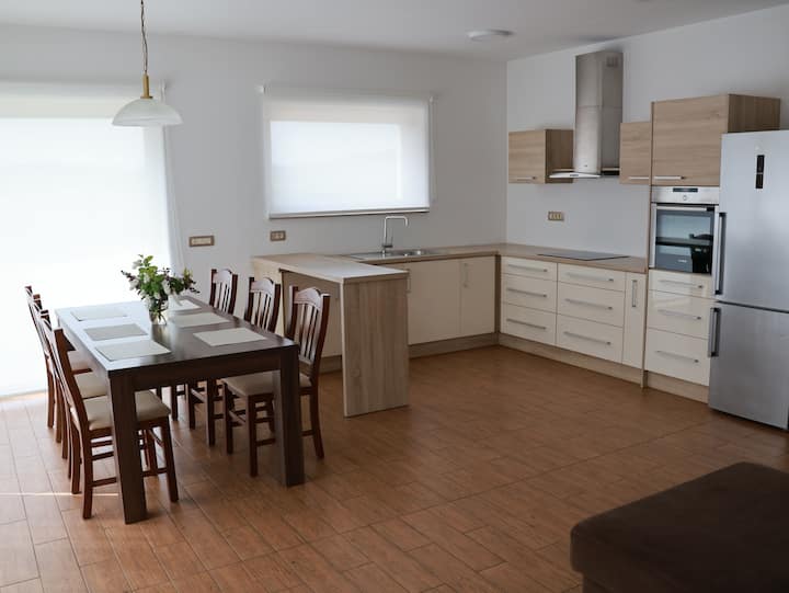 Bright Spacious Apartment Near Bled & Airport - Slowenien