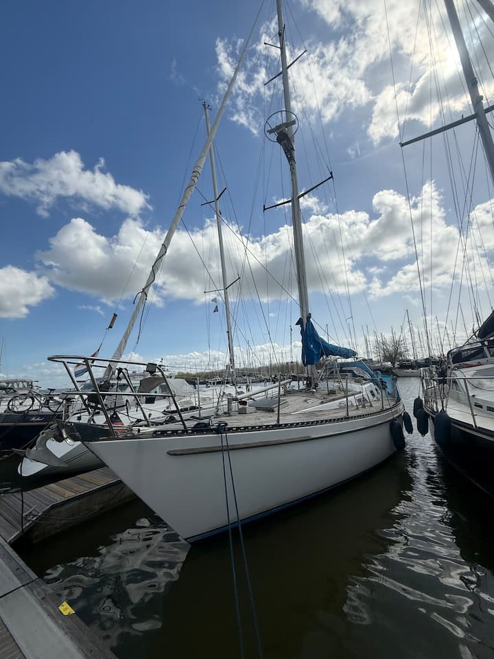 Peaceful & Comfortable Boat Stay In Monnickendam - Volendam