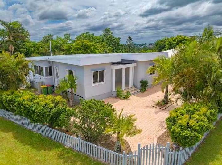 Newly Renovated Mountain Views Sleeps 8 In Gympie - Gympie