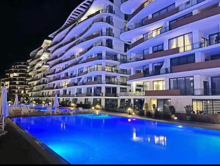 Luxury 2+1 High Floor Sea View & Pool (Main Host) - Girne