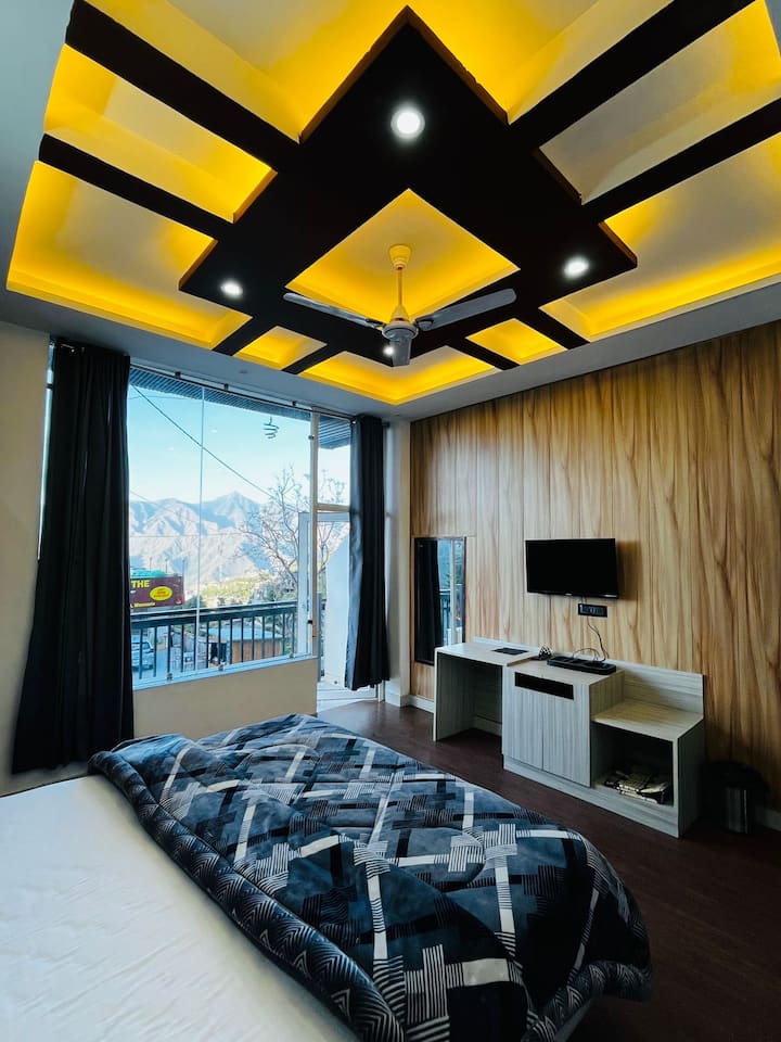 Majestic Mountain View Hotel Near Kempty Falls - 穆索里