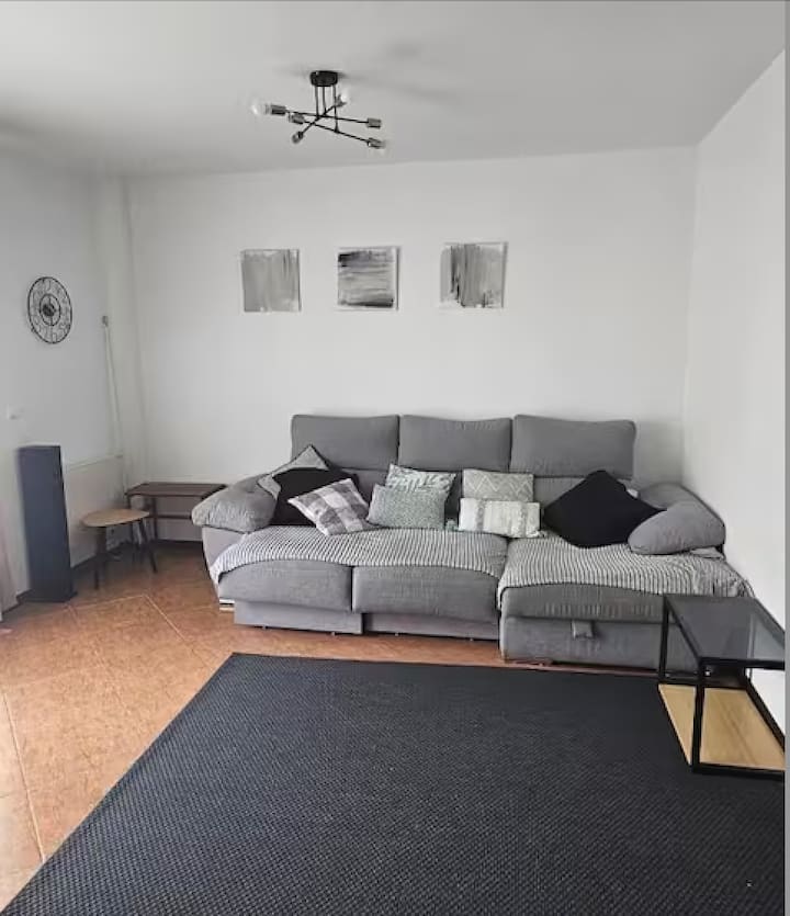 Adosado Familiar En Un Entorno Priviligiado - Carranza