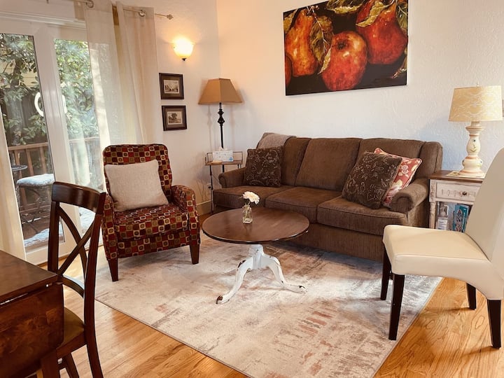 The Garden Cottage At Second Street Cottages - Ashland, OR