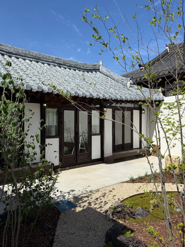 전주한옥마을 유일한 북스테이 - 全州市
