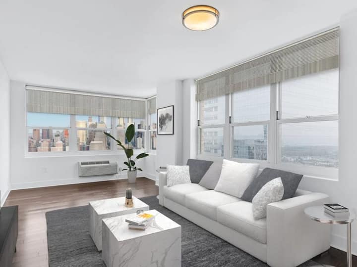 Penthouse In Luxury High Rise On The Hudson - Brooklyn, NY