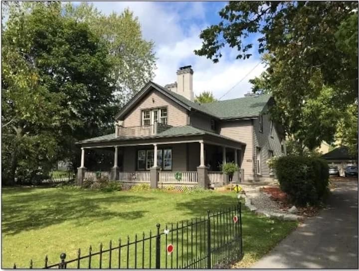 Willow Cottage At 189 King Street West - Kingston, Ontàrio, Canadà