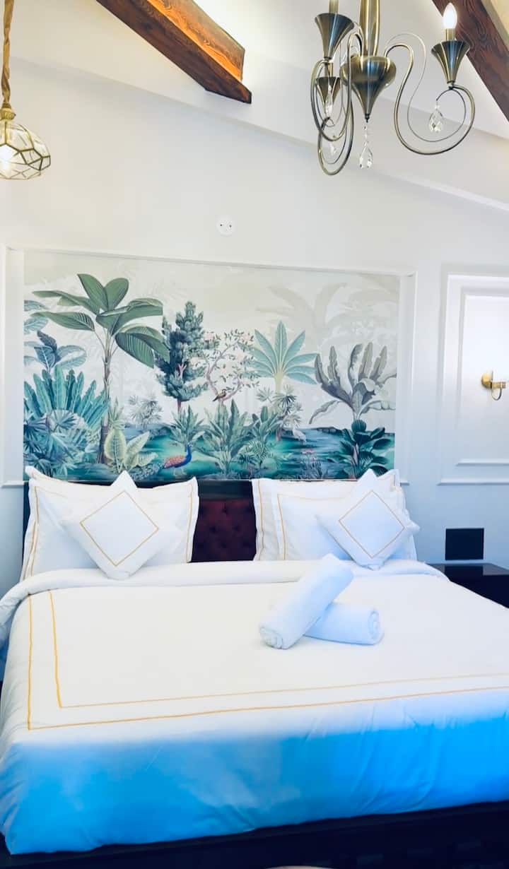 The S- Luxurious Stays Mantari - Couple Room - Mahabaleshwar