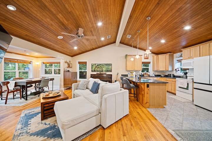 Lakefront, Private Beach & Guest House - Tallahassee, FL