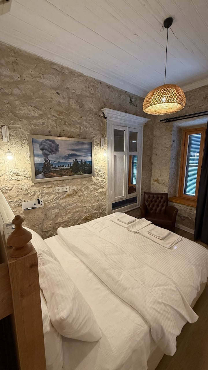 ÇEşme Alaçatı Hacı Memiş’te Hem Yakın Hem Sessiz - Alaçatı