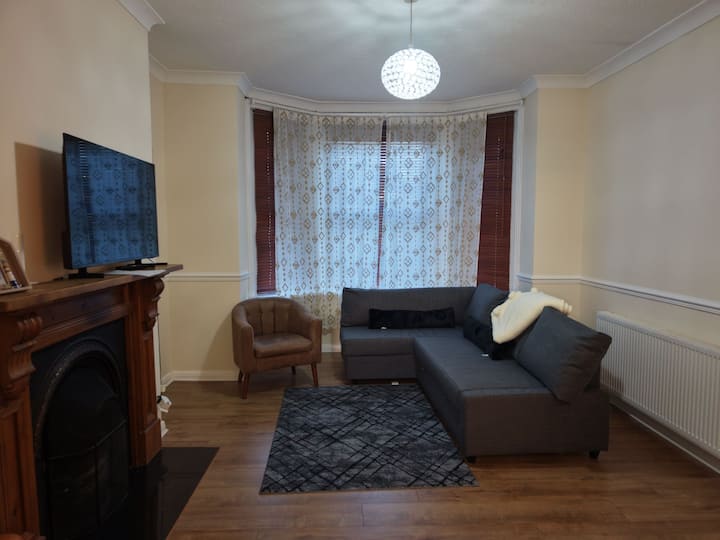 2 Bed Flat - Southampton, UK