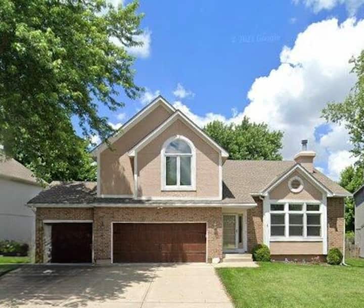 Lakecrest In Shawnee Ks - Shawnee, KS