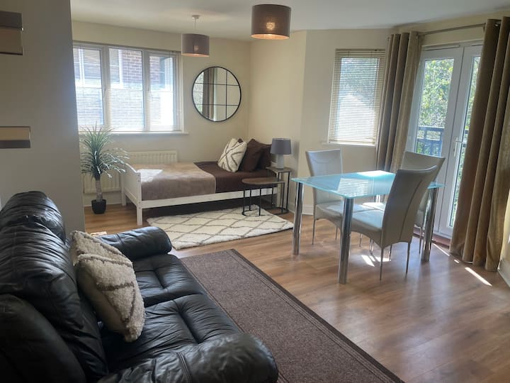 Stanley Court Sleeps 5 With Tv & Internet - Gillingham