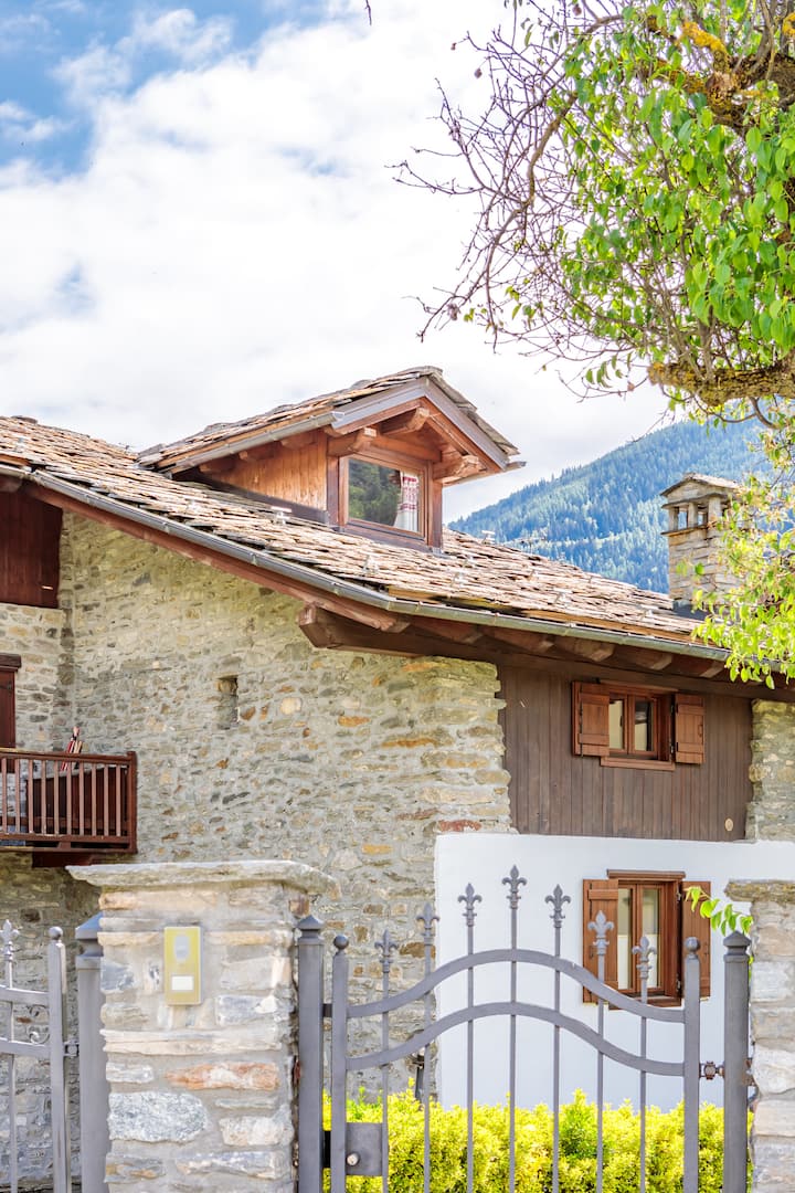 Nid De Cré · Borgo Alpino · Vista Mont Blanc - Courmayeur