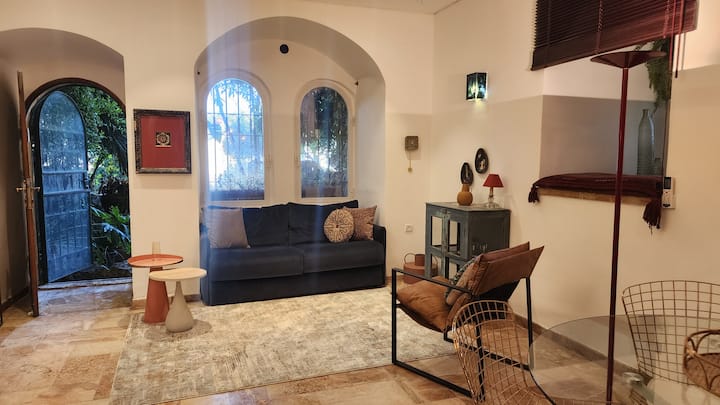 Designer Stone Gem In Yemin Moshe + Garden - 伯利恆