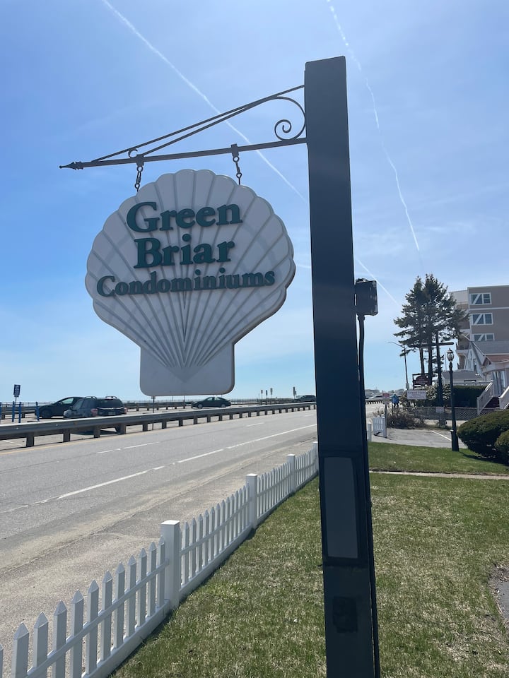 Oceanfront Studio; Steps To The Beach - Exeter, NH