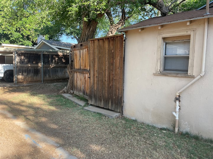 Cozy Back House Near Ttu - Lubbock, TX