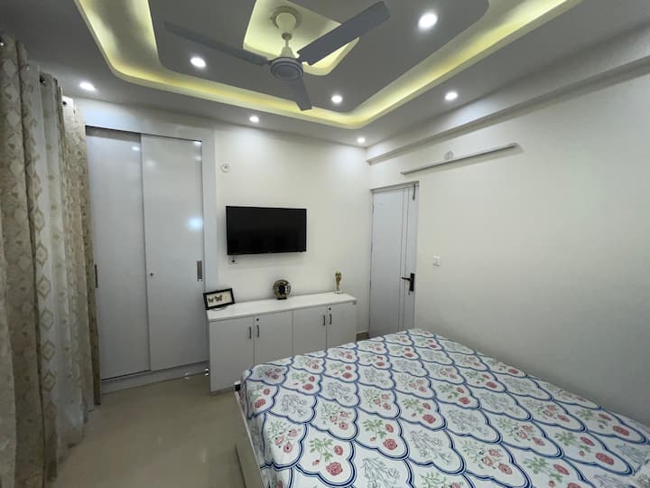 Private Room With Bathroom N Balcony Near Bhiwadi - Bhiwadi