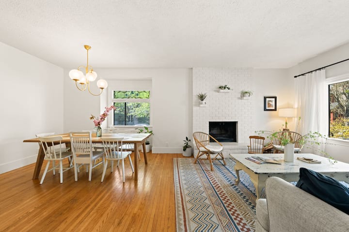 *New | King Bed | East Van Home | Garden Hot Tub - Vancouver