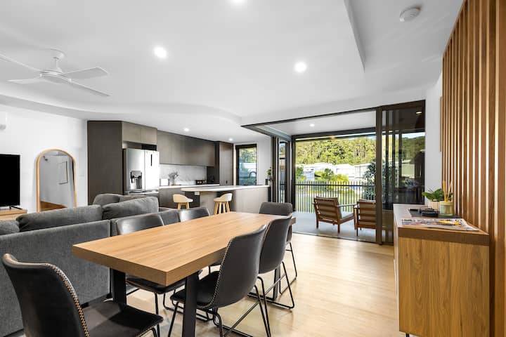 Azure Townhouse | Luxe 3br Retreat - Nambour