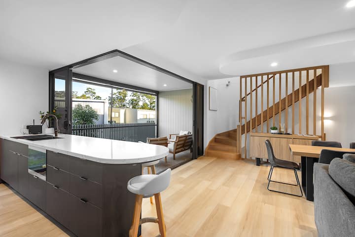 Azure Townhouse | Luxe 3br Retreat - Nambour