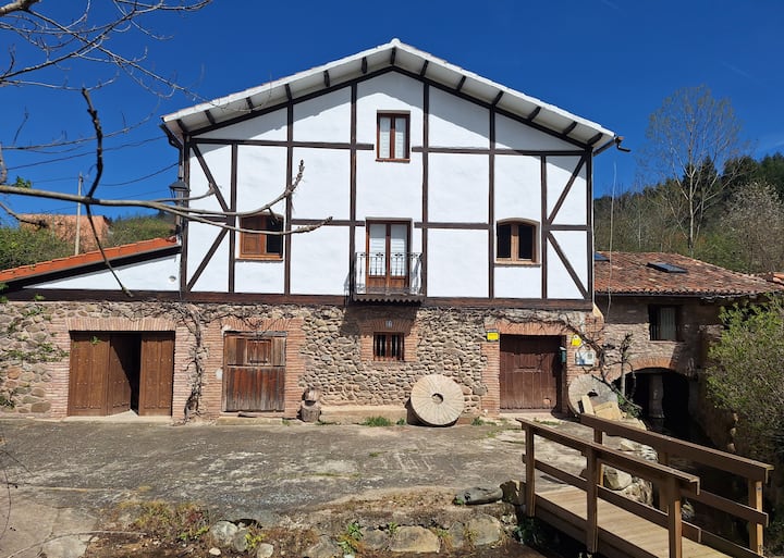 El Molino De Calixto. Boutique Suits - Ezcaray