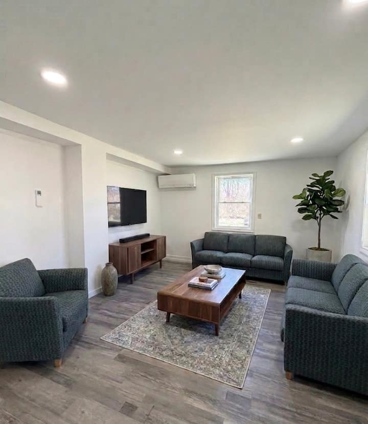 Farmington Getaway: Cozy 1 Bedroom Home - Farmington, CT