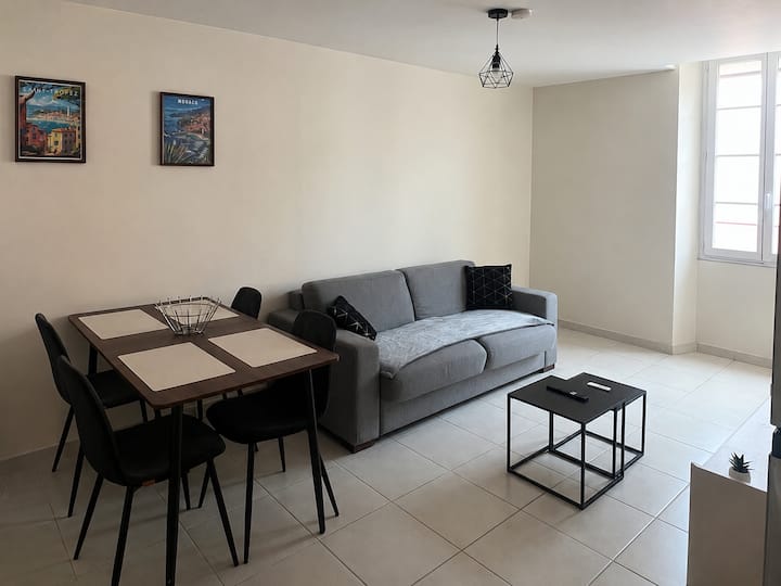 Appartemment Lumineux Avec Chambre Et Canapé Lit - Le Muy