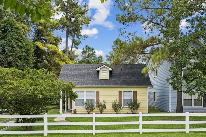 Cozy Cottage-style Rental - Lake Houston, TX