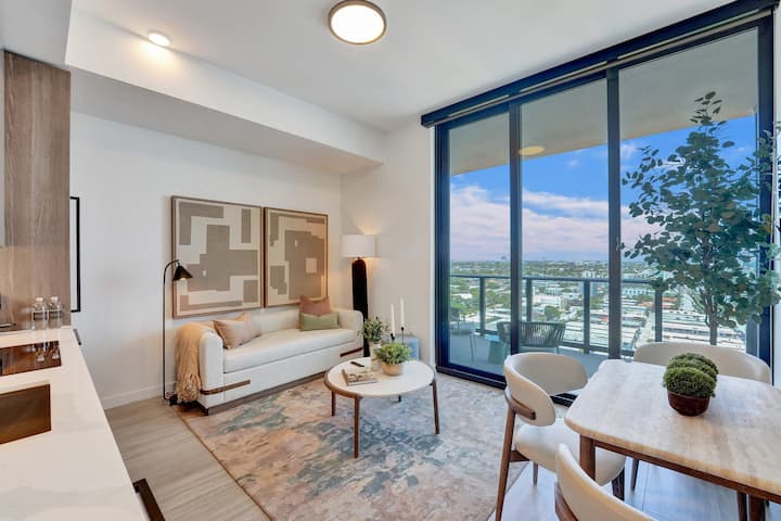 Luxury Ocean View Condo King Bed Walk To Beach - Miami Beach, FL