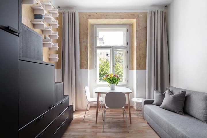 A Designer's Flat: Modern Prague Stay - Near Imax - Praga