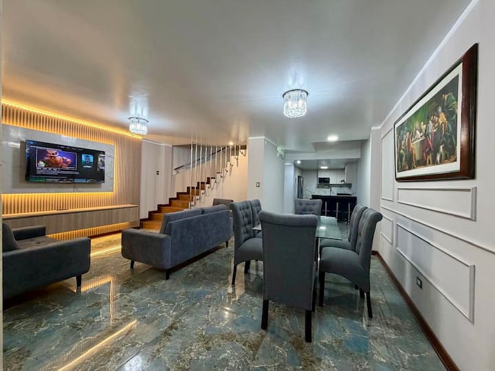 Casa/terraza/zona De Parrilla/cochera Privada - Perú